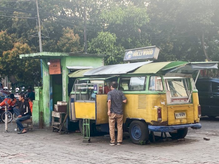 42 Tahun Jualan Pukis Pakai Mobil VW Tua, Ini Foodtruck Pertama di ... 42 Tahun Jualan Pukis Pakai Mobil VW Tua, Ini Foodtruck Pertama di ...