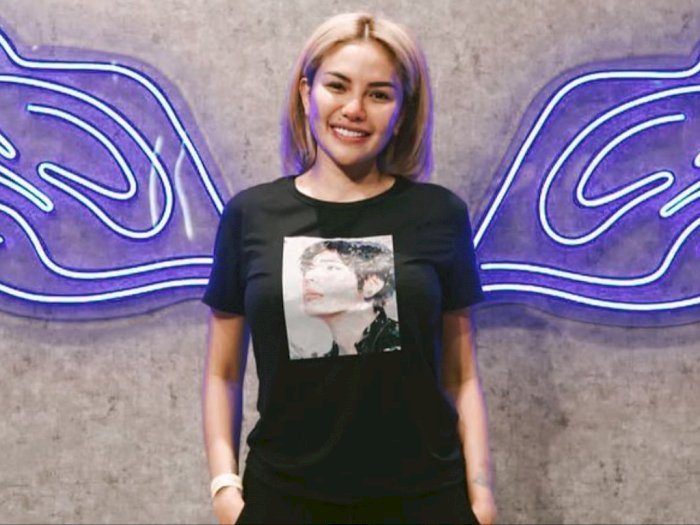 Sempat Curiga, Ternyata Ini Sosok Emak-emak Berhijab yang Foto Rumah ... Sempat Curiga, Ternyata Ini Sosok Emak-emak Berhijab yang Foto Rumah ...
