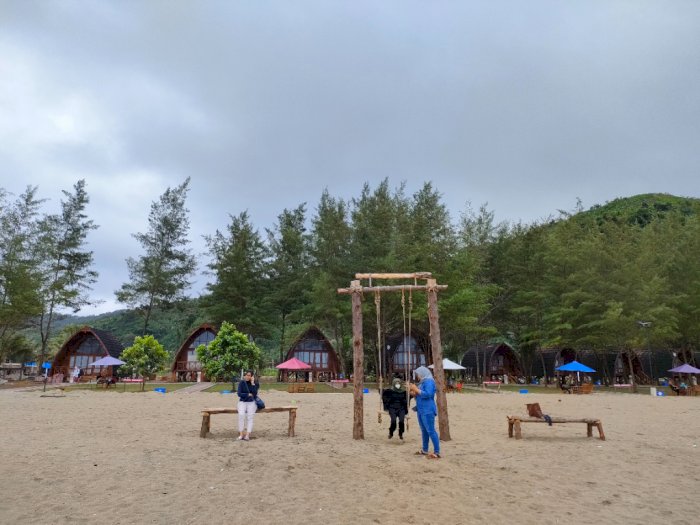 Pantai Midodaren, Saingan Ancol Tapi Punya Pemandangan Mirip di Bali ...