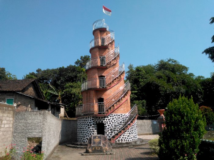 Melihat Menara Baskoro, Tempat Salat Raja Solo Sempat Dihancurkan PKI ...
