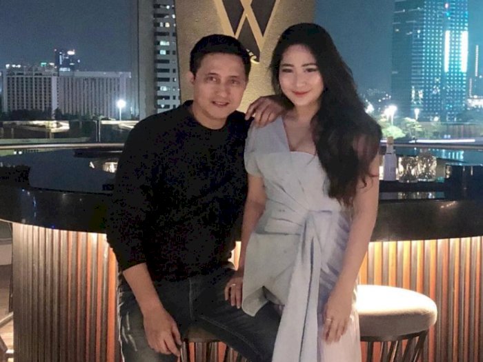 4 Gaya Cantik Cica Andjani Istri Ricky Subagja Beda Umur 26 Tahun ...