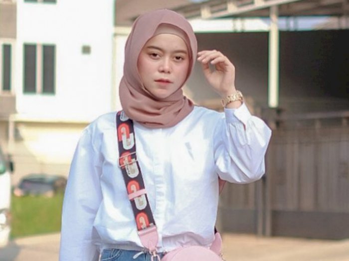 Borong 3 Piala, Netizen Kecewa Lesti Kejora Tak Hadiri Acara ... Borong 3 Piala, Netizen Kecewa Lesti Kejora Tak Hadiri Acara ...