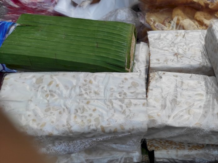 Tempe Dibungkus Daun Pisang Kenapa Lebih Enak Ketimbang Bungkus Plastik ...