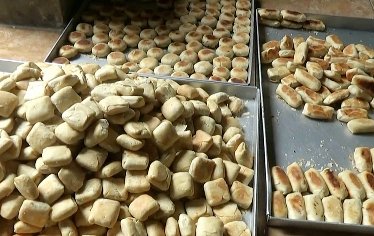 Awet hingga Sebulan! Intip Proses Pembuatan Kue Latopia, Kuliner Khas ...